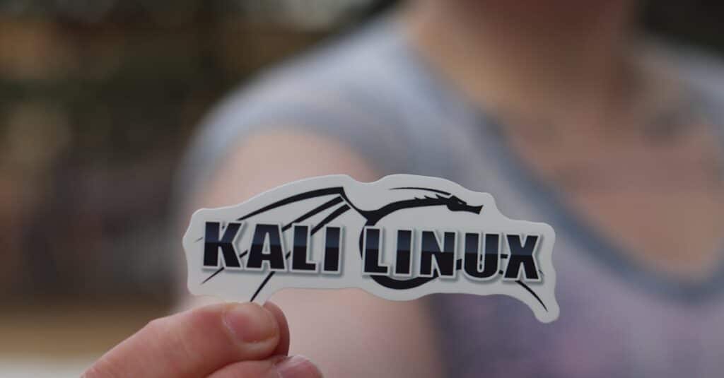 🚀 Les 8 distributions Linux à découvrir en 2025 ! 🌐
